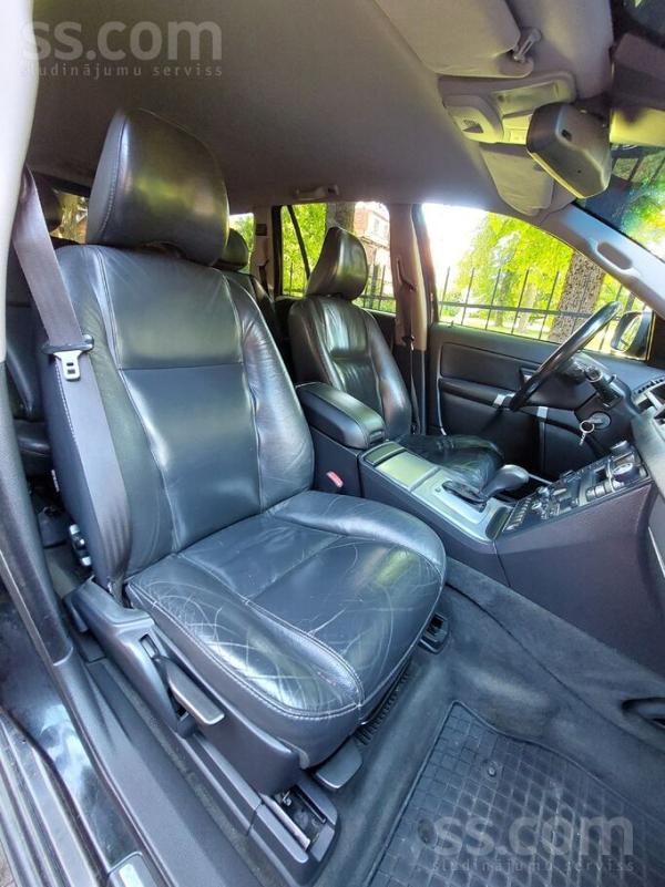 Black Volvo XC90 2007 in Cesis, with an engine capacity of 2.40 L and mileage of 336 thousand km for 5150 €, photo 8 on AUTOMOTO.COM.LV