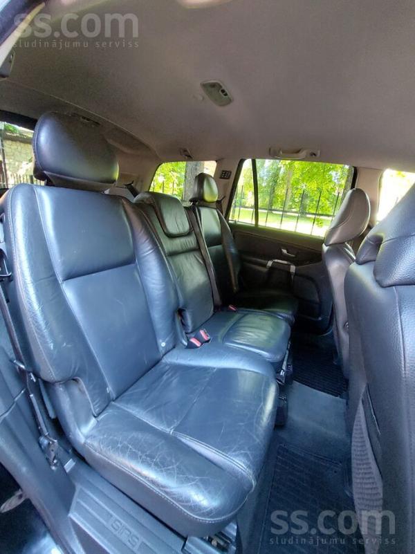 Black Volvo XC90 2007 in Cesis, with an engine capacity of 2.40 L and mileage of 336 thousand km for 5150 €, photo 9 on AUTOMOTO.COM.LV