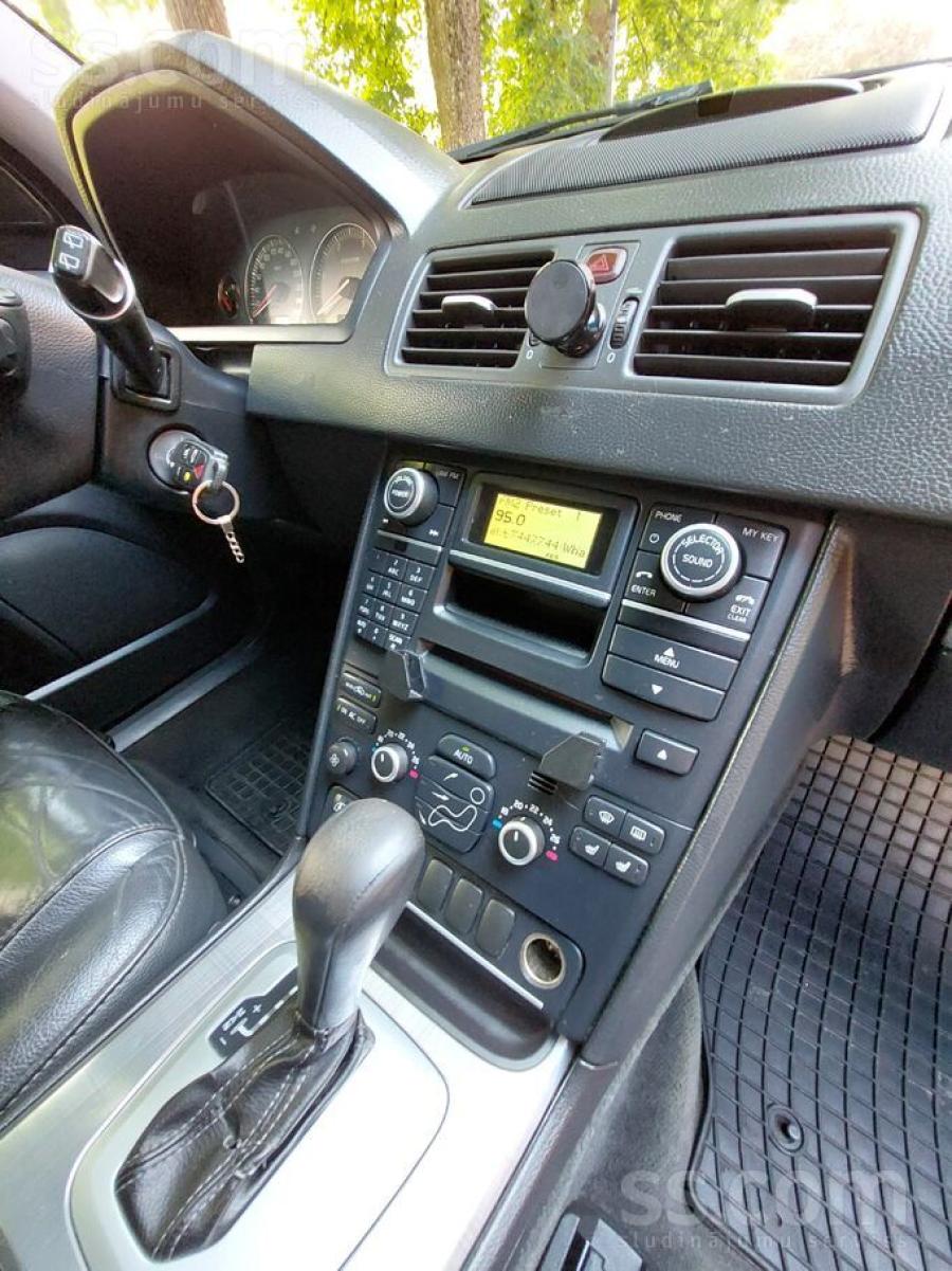 Melns Volvo XC90 2007 Cēsis, ar dzinēja tilpumu 2.40 L un nobraukumu 336 tūkst. km par 5150 €, foto 13 vietnē AUTOMOTO.COM.LV