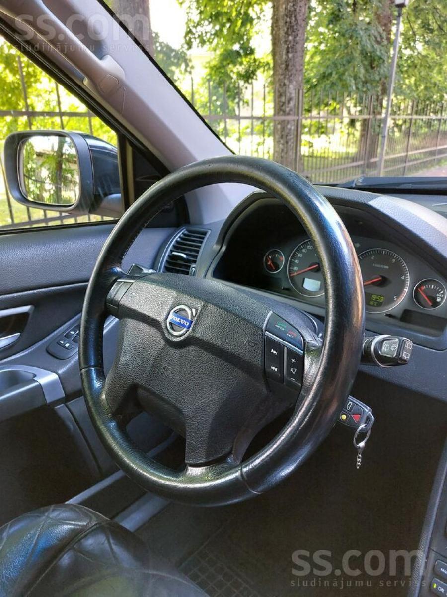 Melns Volvo XC90 2007 Cēsis, ar dzinēja tilpumu 2.40 L un nobraukumu 336 tūkst. km par 5150 €, foto 14 vietnē AUTOMOTO.COM.LV