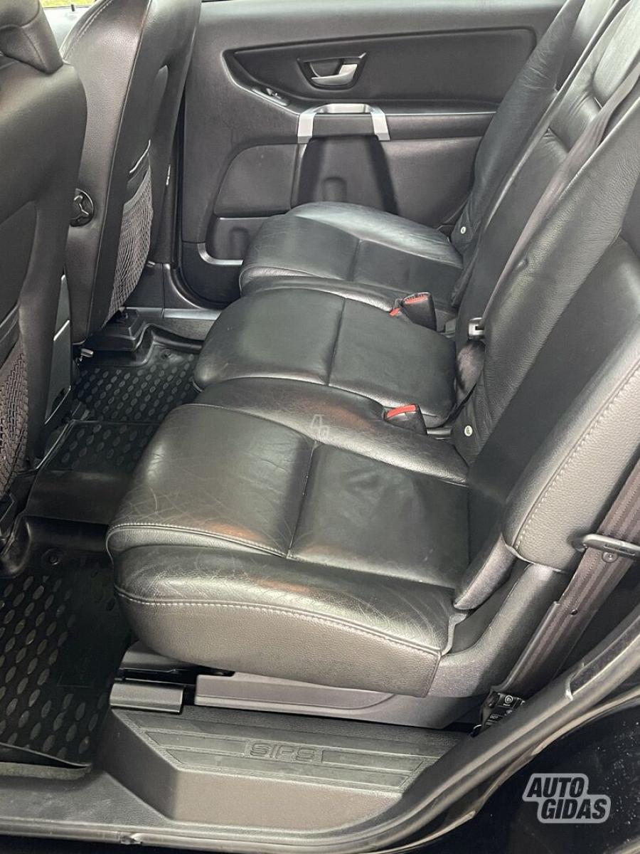 Black Volvo XC90 2007 in Vilnius, with an engine capacity of 2.40 L and mileage of 328 thousand km for 6700 €, photo 13 on AUTOMOTO.COM.LV