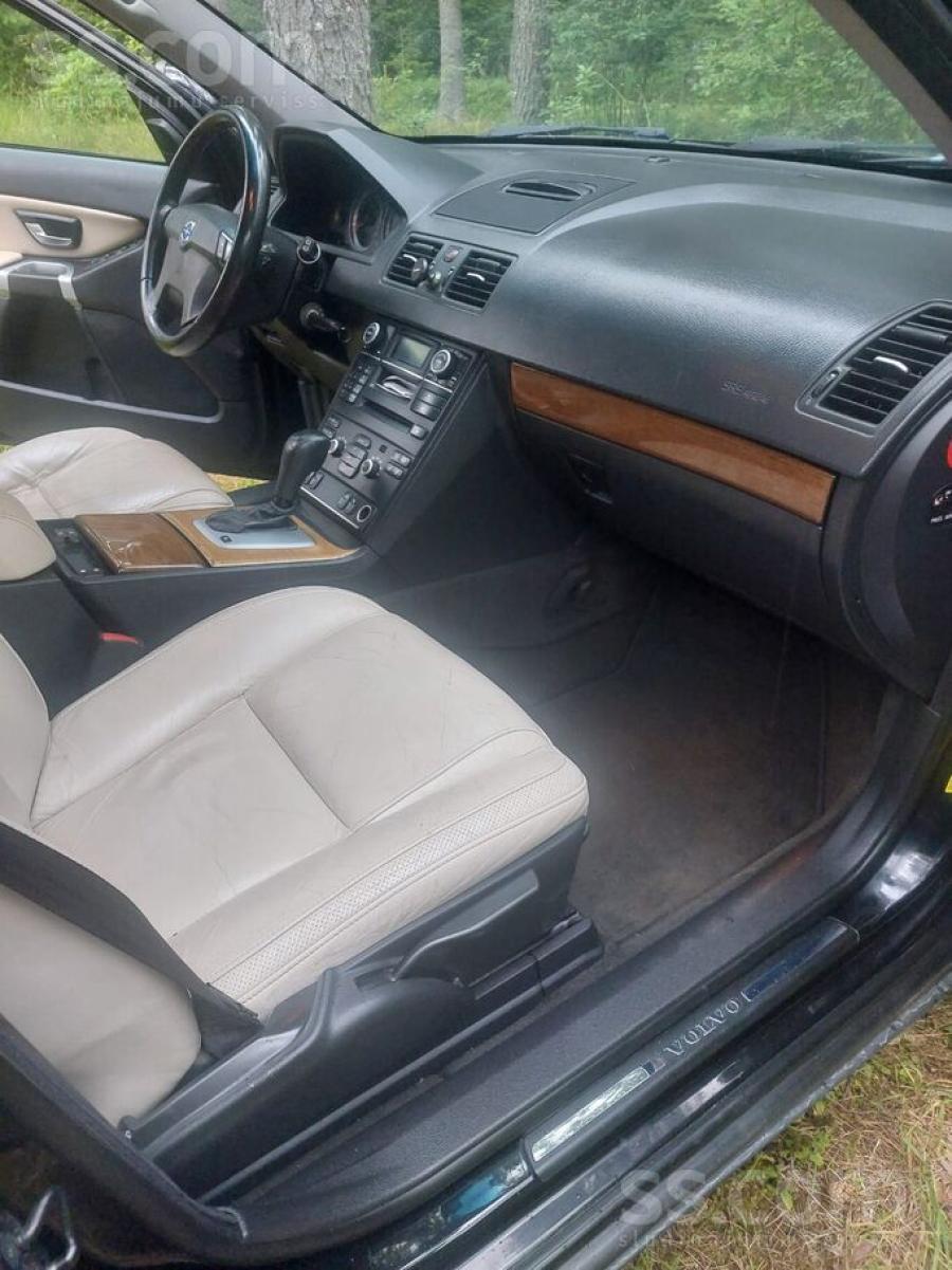 Black Volvo XC90 2007 in Gulbene, with an engine capacity of 2.40 L and mileage of 279 thousand km for 4250 €, photo 4 on AUTOMOTO.COM.LV