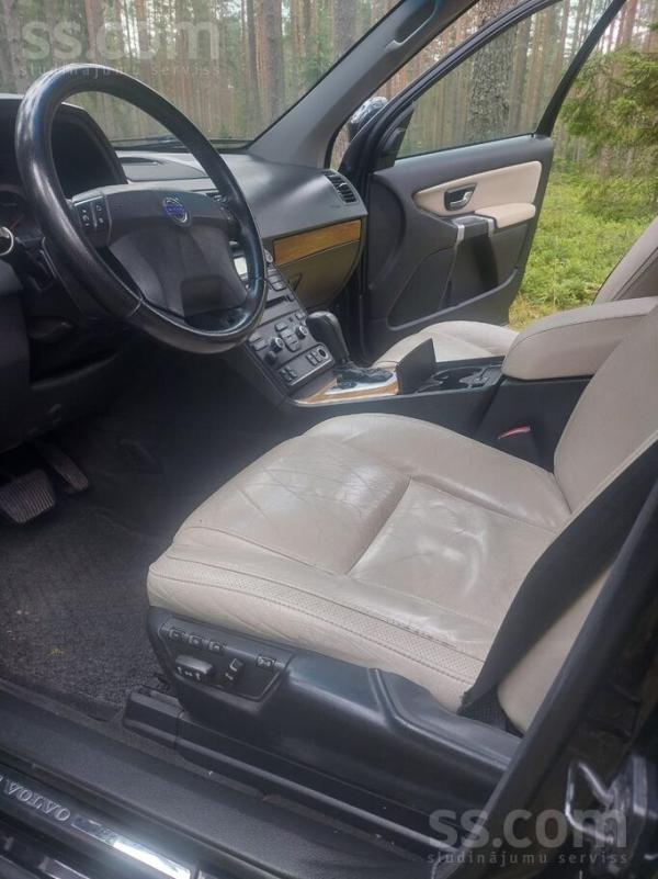 Black Volvo XC90 2007 in Gulbene, with an engine capacity of 2.40 L and mileage of 279 thousand km for 4250 €, photo 4 on AUTOMOTO.COM.LV