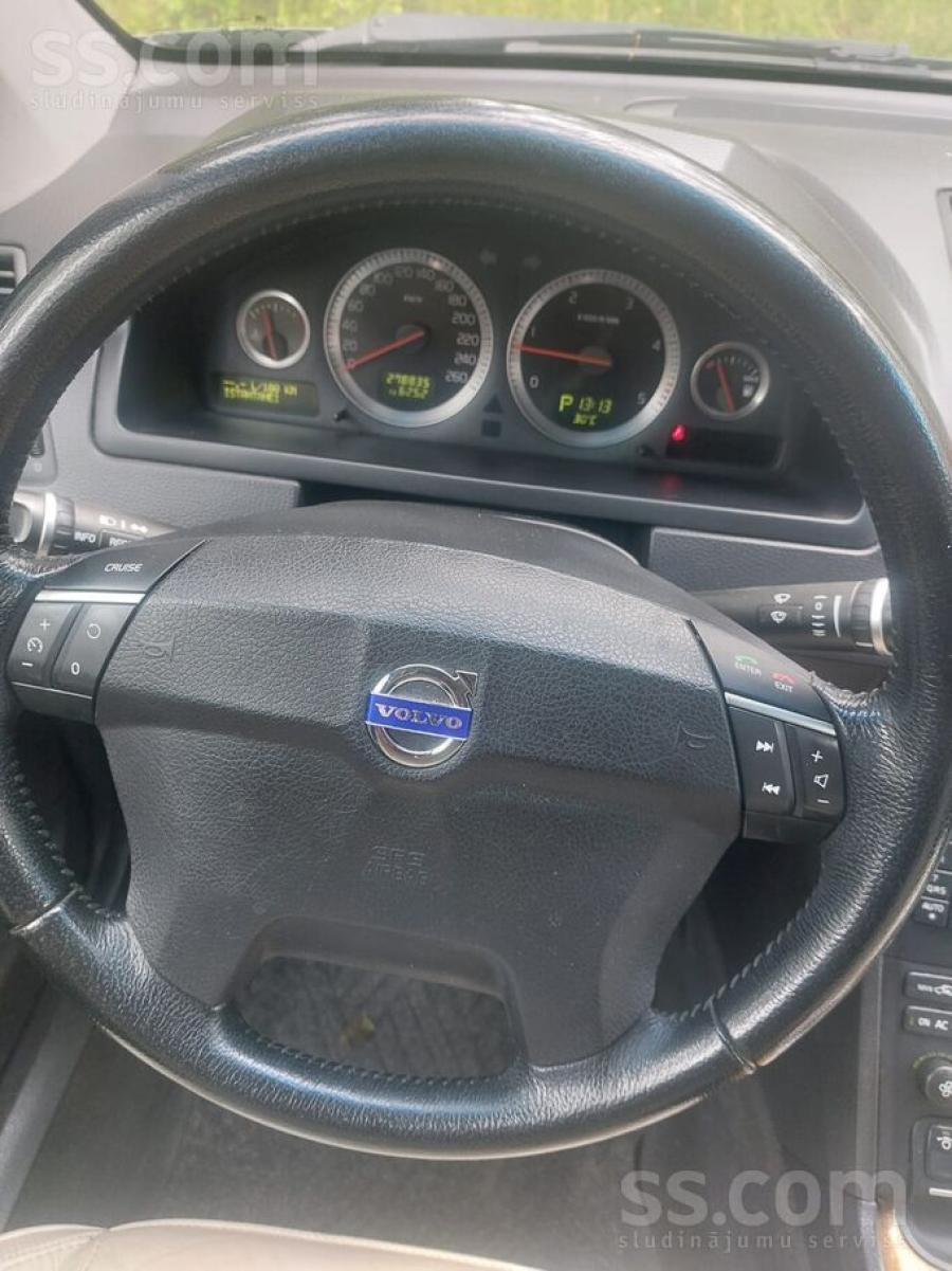 Black Volvo XC90 2007 in Gulbene, with an engine capacity of 2.40 L and mileage of 279 thousand km for 4250 €, photo 7 on AUTOMOTO.COM.LV