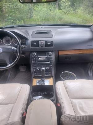 Black Volvo XC90 2007 in Gulbene, with an engine capacity of 2.40 L and mileage of 279 thousand km for 4250 €, photo 8 on AUTOMOTO.COM.LV