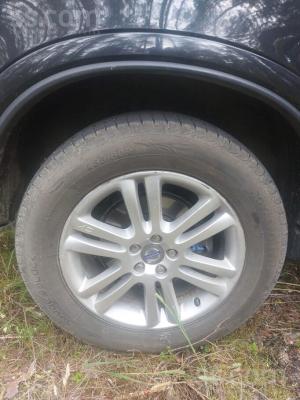 Black Volvo XC90 2007 in Gulbene, with an engine capacity of 2.40 L and mileage of 279 thousand km for 4250 €, photo 12 on AUTOMOTO.COM.LV