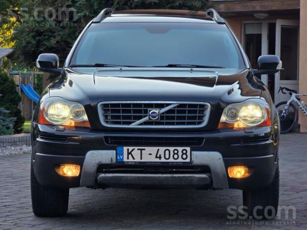 Black Volvo XC90 2007 in Riga, with an engine capacity of 2.40 L and mileage of 396 thousand km for 4650 €, photo 8 on AUTOMOTO.COM.LV