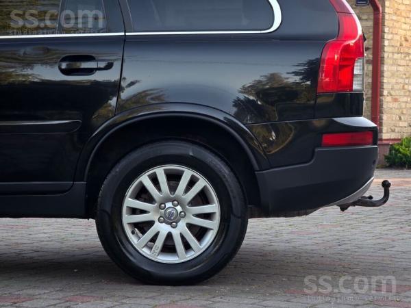 Black Volvo XC90 2007 in Riga, with an engine capacity of 2.40 L and mileage of 396 thousand km for 4650 €, photo 10 on AUTOMOTO.COM.LV
