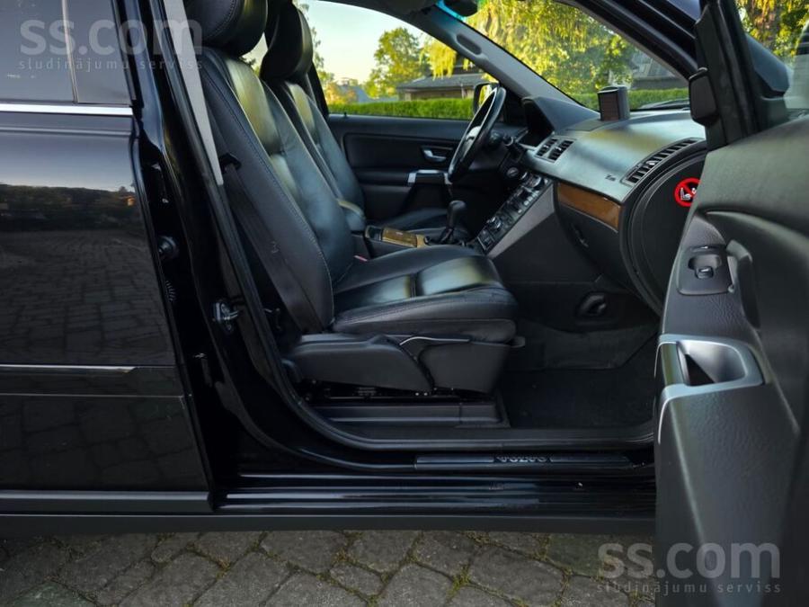 Melns Volvo XC90 2007 Rīga, ar dzinēja tilpumu 2.40 L un nobraukumu 396 tūkst. km par 4650 €, foto 23 vietnē AUTOMOTO.COM.LV