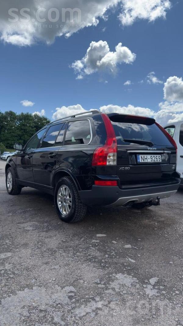 Black Volvo XC90 2007 in Tukums, with an engine capacity of 2.40 L and mileage of 369 thousand km for 5000 €, photo 3 on AUTOMOTO.COM.LV