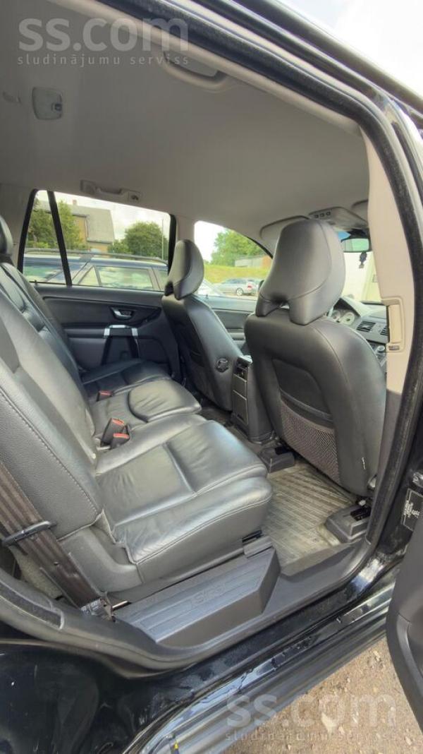 Black Volvo XC90 2007 in Tukums, with an engine capacity of 2.40 L and mileage of 369 thousand km for 5000 €, photo 4 on AUTOMOTO.COM.LV