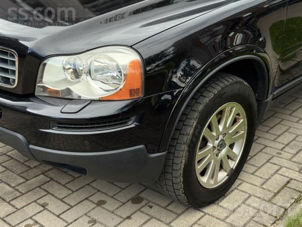 Black Volvo XC90 2007 in Riga, with an engine capacity of 2.40 L and mileage of 362 thousand km for 4990 €, photo 7 on AUTOMOTO.COM.LV