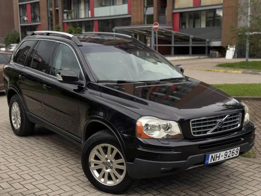 Black Volvo XC90 2007 in Riga, with an engine capacity of 2.40 L and mileage of 362 thousand km for 4990 €, photo 1 on AUTOMOTO.COM.LV