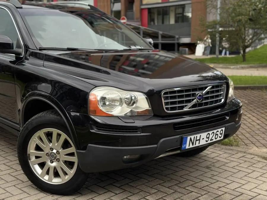 Black Volvo XC90 2007 in Riga, with an engine capacity of 2.40 L and mileage of 362 thousand km for 4990 €, photo 3 on AUTOMOTO.COM.LV
