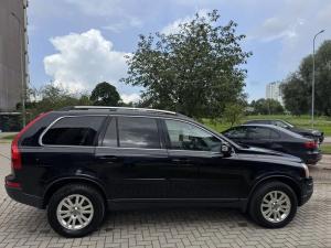 Black Volvo XC90 2007 in Riga, with an engine capacity of 2.40 L and mileage of 362 thousand km for 4990 €, photo 8 on AUTOMOTO.COM.LV