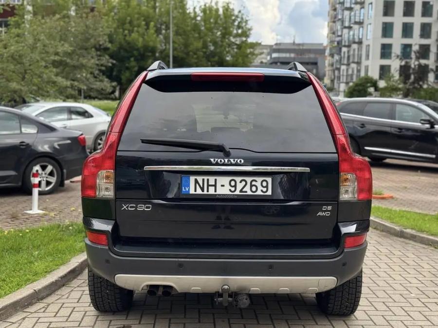 Black Volvo XC90 2007 in Riga, with an engine capacity of 2.40 L and mileage of 362 thousand km for 4990 €, photo 10 on AUTOMOTO.COM.LV