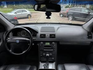 Black Volvo XC90 2007 in Riga, with an engine capacity of 2.40 L and mileage of 362 thousand km for 4990 €, photo 15 on AUTOMOTO.COM.LV