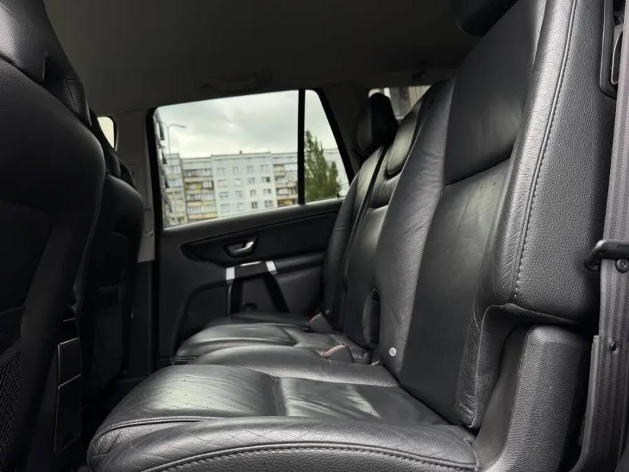 Black Volvo XC90 2007 in Riga, with an engine capacity of 2.40 L and mileage of 362 thousand km for 4990 €, photo 16 on AUTOMOTO.COM.LV