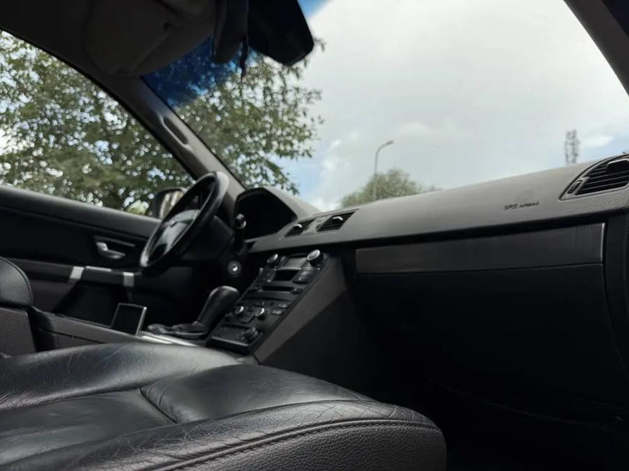 Black Volvo XC90 2007 in Riga, with an engine capacity of 2.40 L and mileage of 362 thousand km for 4990 €, photo 17 on AUTOMOTO.COM.LV