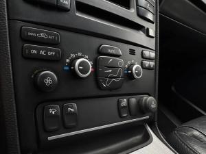 Black Volvo XC90 2007 in Riga, with an engine capacity of 2.40 L and mileage of 362 thousand km for 4990 €, photo 21 on AUTOMOTO.COM.LV