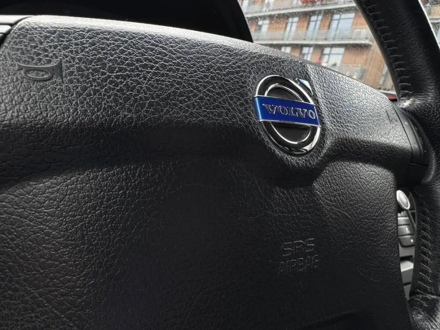Black Volvo XC90 2007 in Riga, with an engine capacity of 2.40 L and mileage of 362 thousand km for 4990 €, photo 27 on AUTOMOTO.COM.LV