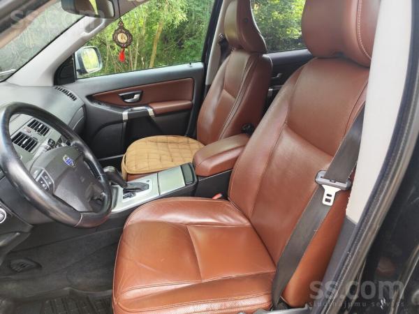 Black Volvo XC90 2007 in Kraslava, with an engine capacity of 2.40 L and mileage of 253 thousand km for 6850 €, photo 7 on AUTOMOTO.COM.LV
