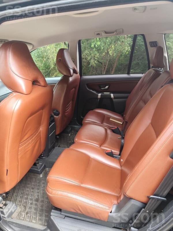 Black Volvo XC90 2007 in Kraslava, with an engine capacity of 2.40 L and mileage of 253 thousand km for 6850 €, photo 10 on AUTOMOTO.COM.LV