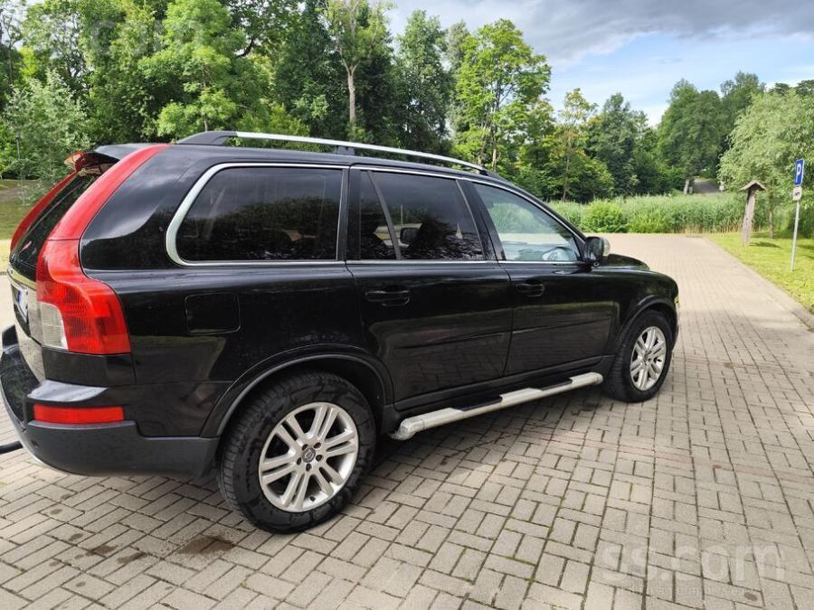 Black Volvo XC90 2007 in Kraslava, with an engine capacity of 2.40 L and mileage of 253 thousand km for 6850 €, photo 4 on AUTOMOTO.COM.LV