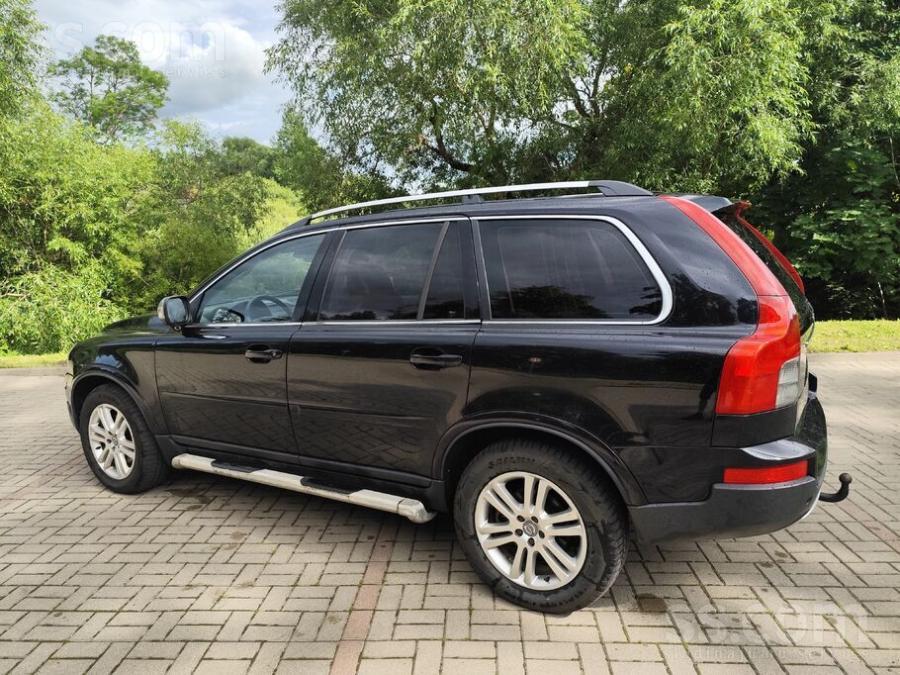 Black Volvo XC90 2007 in Kraslava, with an engine capacity of 2.40 L and mileage of 253 thousand km for 6850 €, photo 6 on AUTOMOTO.COM.LV