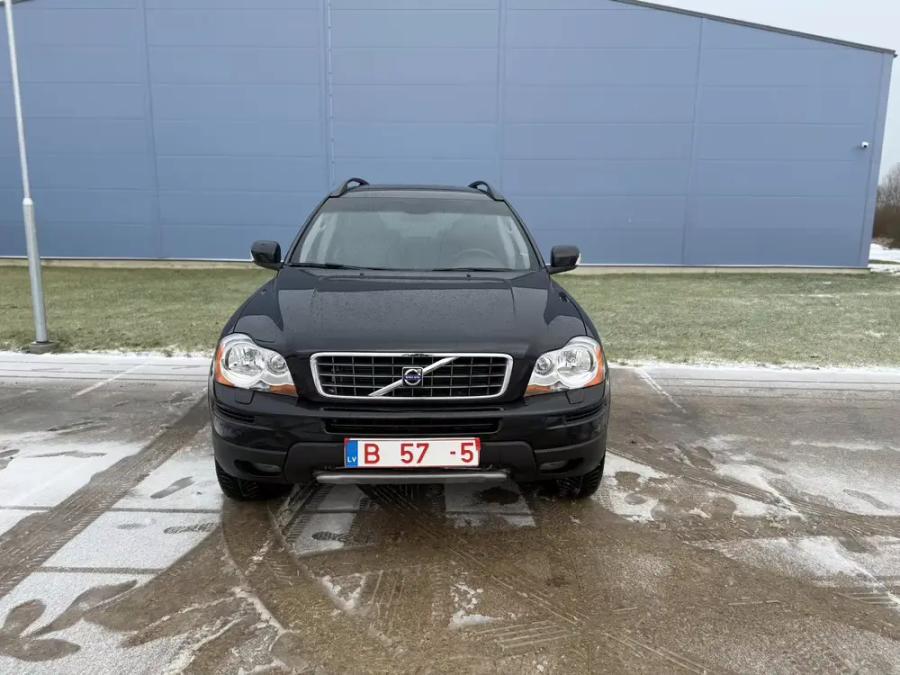 Black Volvo XC90 2007 in Riga, with an engine capacity of 2.40 L and mileage of 236 thousand km for 3500 €, photo 4 on AUTOMOTO.COM.LV