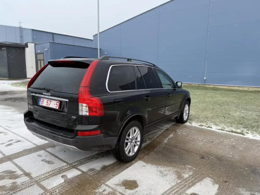 Black Volvo XC90 2007 in Riga, with an engine capacity of 2.40 L and mileage of 236 thousand km for 3500 €, photo 5 on AUTOMOTO.COM.LV