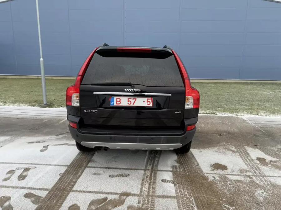 Black Volvo XC90 2007 in Riga, with an engine capacity of 2.40 L and mileage of 236 thousand km for 3500 €, photo 7 on AUTOMOTO.COM.LV