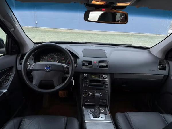 Melns Volvo XC90 2007 Rīga, ar dzinēja tilpumu 2.40 L un nobraukumu 236 tūkst. km par 3500 €, foto 10 vietnē AUTOMOTO.COM.LV