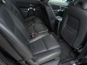 Black Volvo XC90 2007 in Riga, with an engine capacity of 2.40 L and mileage of 236 thousand km for 3500 €, photo 13 on AUTOMOTO.COM.LV