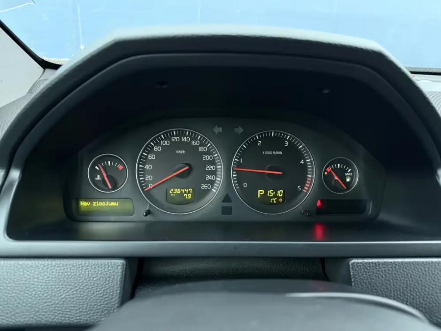 Black Volvo XC90 2007 in Riga, with an engine capacity of 2.40 L and mileage of 236 thousand km for 3500 €, photo 16 on AUTOMOTO.COM.LV