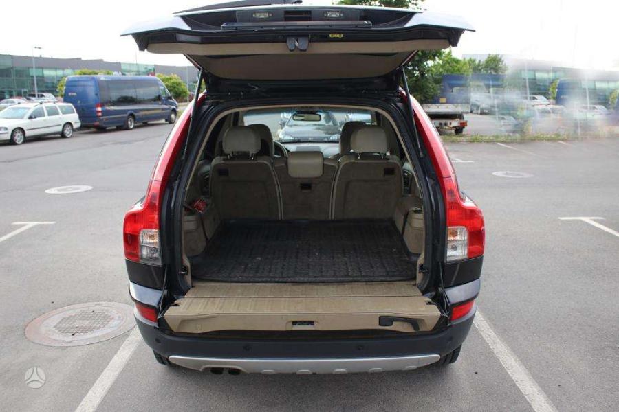 Black Volvo XC90 2007 in Vilnius, with an engine capacity of 0.00 L and mileage of 370 thousand km for 2780 €, photo 4 on AUTOMOTO.COM.LV
