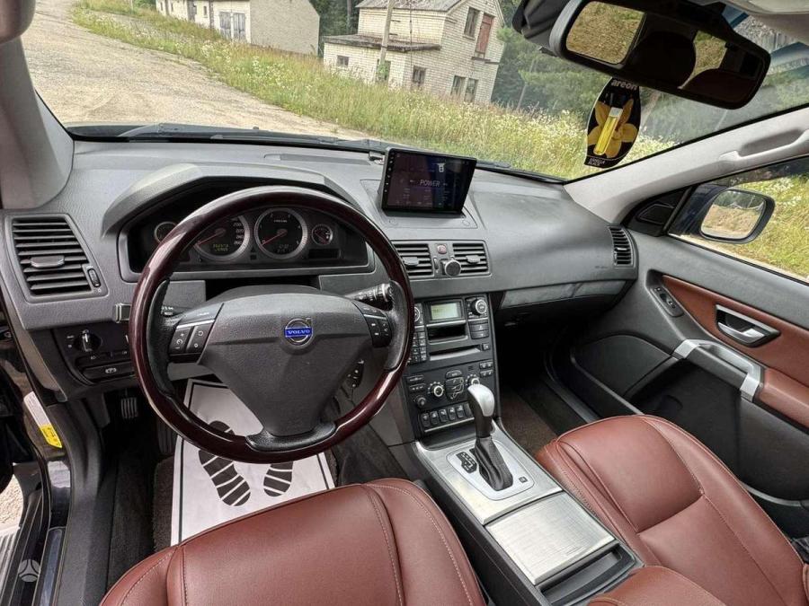 Melns Volvo XC90 2007 Utena, ar dzinēja tilpumu 2.40 L un nobraukumu 352 tūkst. km par 6600 €, foto 14 vietnē AUTOMOTO.COM.LV