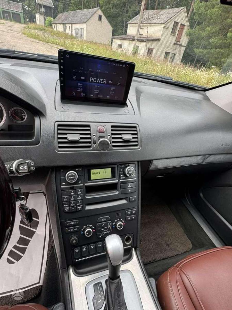 Melns Volvo XC90 2007 Utena, ar dzinēja tilpumu 2.40 L un nobraukumu 352 tūkst. km par 6600 €, foto 16 vietnē AUTOMOTO.COM.LV