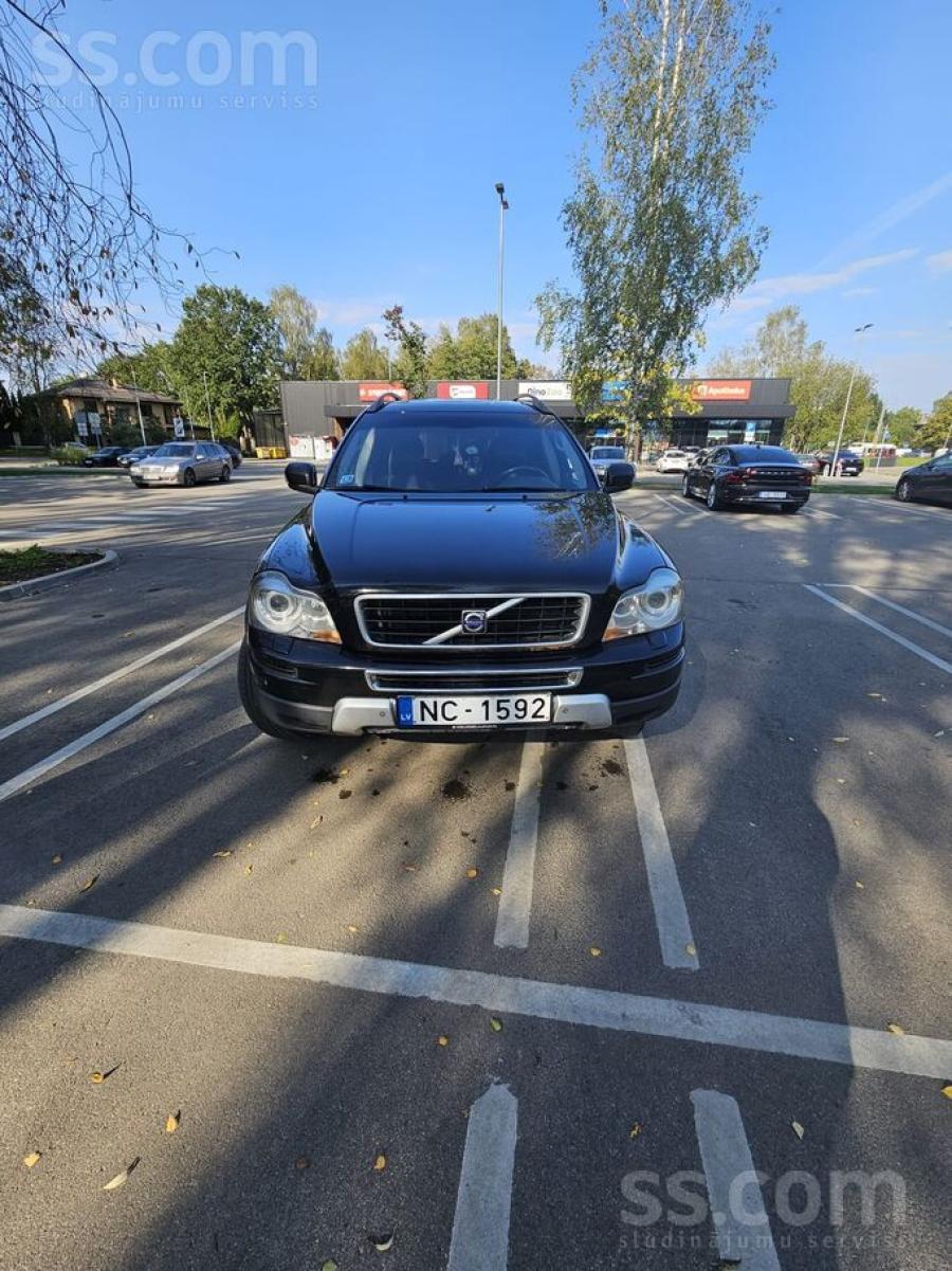 Black Volvo XC90 2007 in Riga, with an engine capacity of 2.40 L and mileage of 516 thousand km for 2000 €, photo 1 on AUTOMOTO.COM.LV