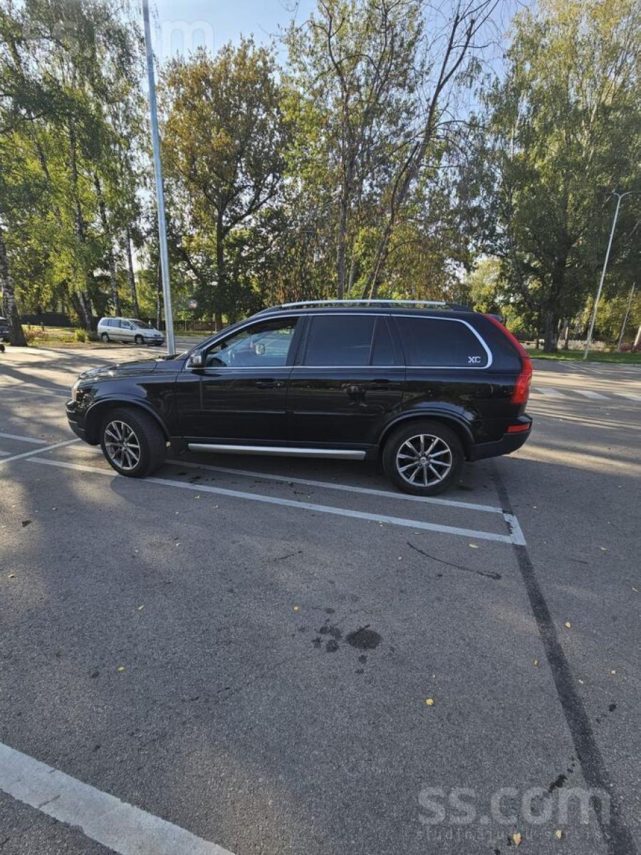 Black Volvo XC90 2007 in Riga, with an engine capacity of 2.40 L and mileage of 516 thousand km for 2000 €, photo 4 on AUTOMOTO.COM.LV