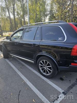Black Volvo XC90 2007 in Riga, with an engine capacity of 2.40 L and mileage of 516 thousand km for 2000 €, photo 5 on AUTOMOTO.COM.LV