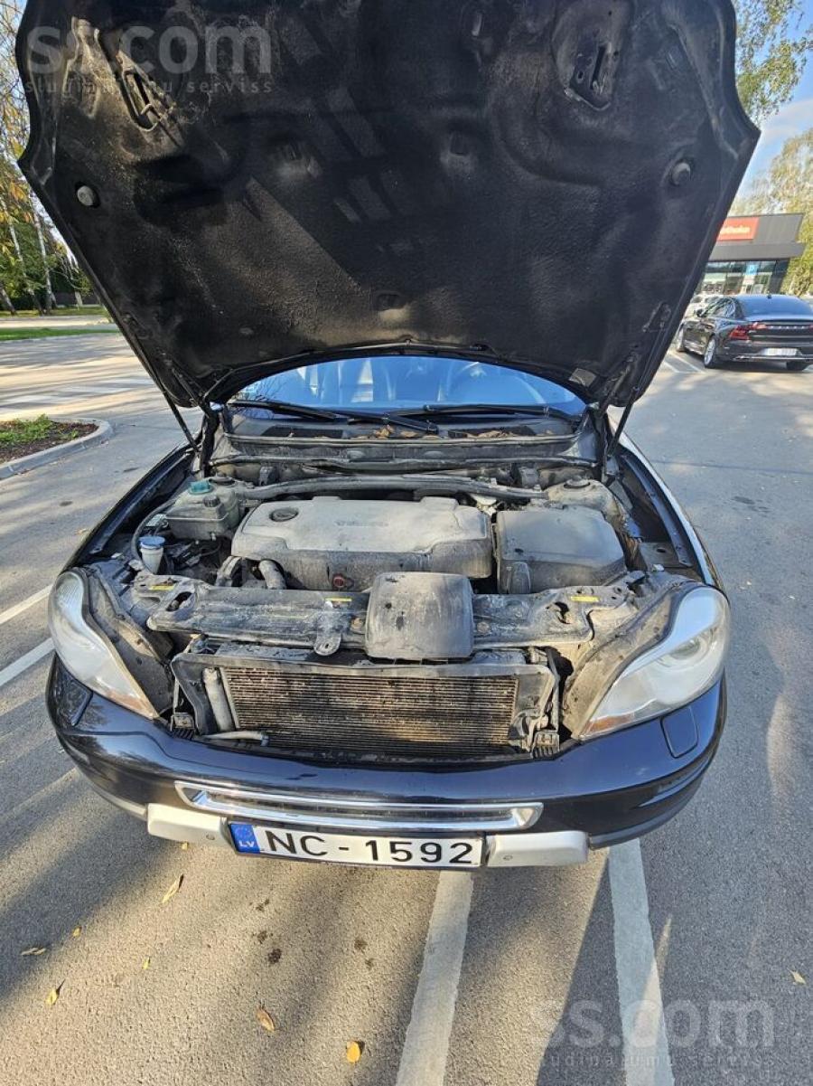 Black Volvo XC90 2007 in Riga, with an engine capacity of 2.40 L and mileage of 516 thousand km for 2000 €, photo 6 on AUTOMOTO.COM.LV