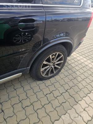 Black Volvo XC90 2007 in Riga, with an engine capacity of 2.40 L and mileage of 516 thousand km for 2000 €, photo 7 on AUTOMOTO.COM.LV