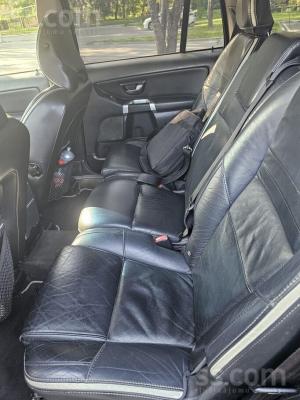 Black Volvo XC90 2007 in Riga, with an engine capacity of 2.40 L and mileage of 516 thousand km for 2000 €, photo 9 on AUTOMOTO.COM.LV