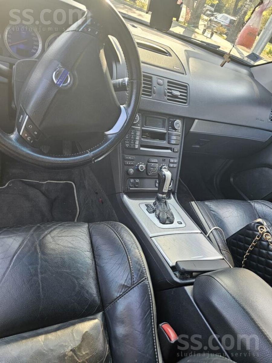 Black Volvo XC90 2007 in Riga, with an engine capacity of 2.40 L and mileage of 516 thousand km for 2000 €, photo 12 on AUTOMOTO.COM.LV