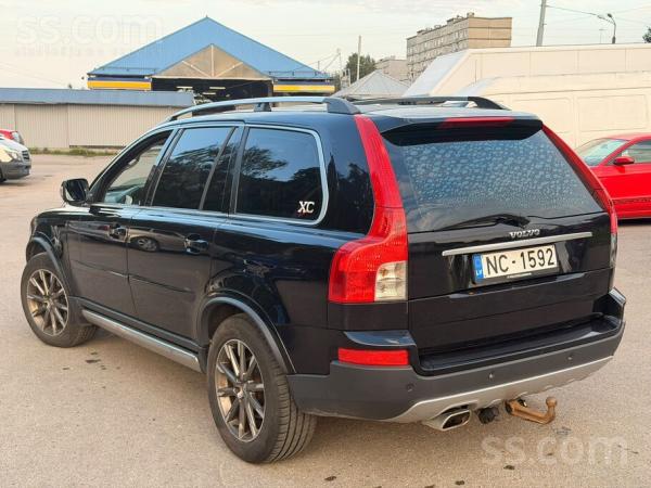 Black Volvo XC90 2007 in Riga, with an engine capacity of 2.40 L and mileage of 520 thousand km for 3150 €, photo 2 on AUTOMOTO.COM.LV