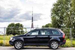 Black Volvo XC90 2007 in Riga, with an engine capacity of 2.40 L and mileage of 298 thousand km for 6590 €, photo 5 on AUTOMOTO.COM.LV