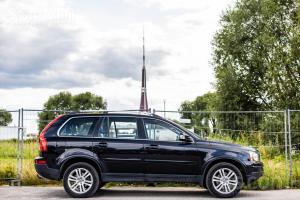 Black Volvo XC90 2007 in Riga, with an engine capacity of 2.40 L and mileage of 298 thousand km for 6590 €, photo 6 on AUTOMOTO.COM.LV