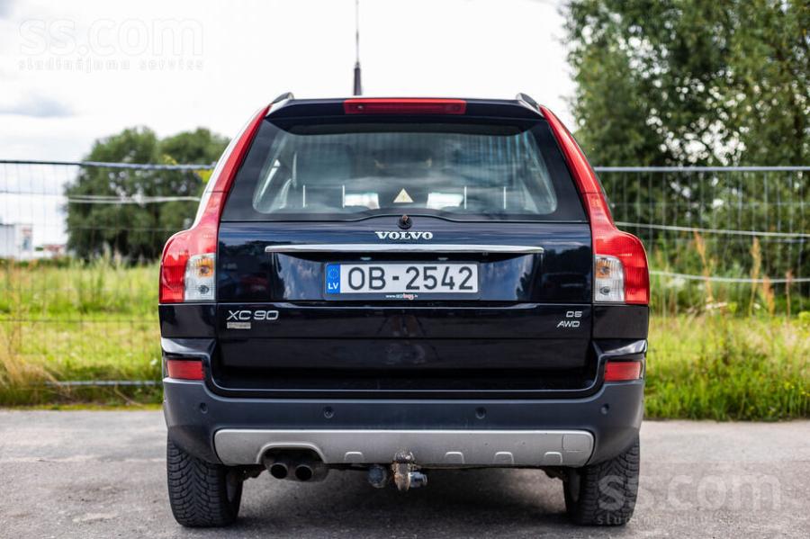 Black Volvo XC90 2007 in Riga, with an engine capacity of 2.40 L and mileage of 298 thousand km for 6590 €, photo 9 on AUTOMOTO.COM.LV