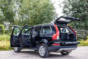 Black Volvo XC90 2007 in Riga, with an engine capacity of 2.40 L and mileage of 298 thousand km for 6590 €, photo 10 on AUTOMOTO.COM.LV